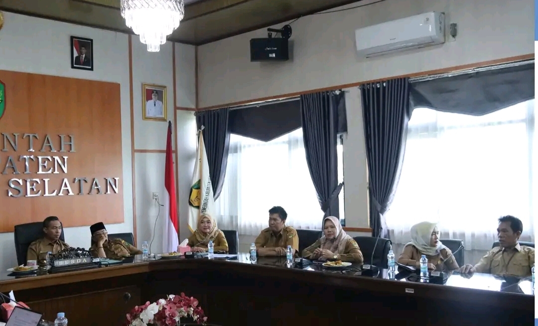 Rabu, 11 Juni 2025 Pelantikan Rifai Tajudin, S.Sos dan Yevri Sudianto di Balai Semarak Gedung ...